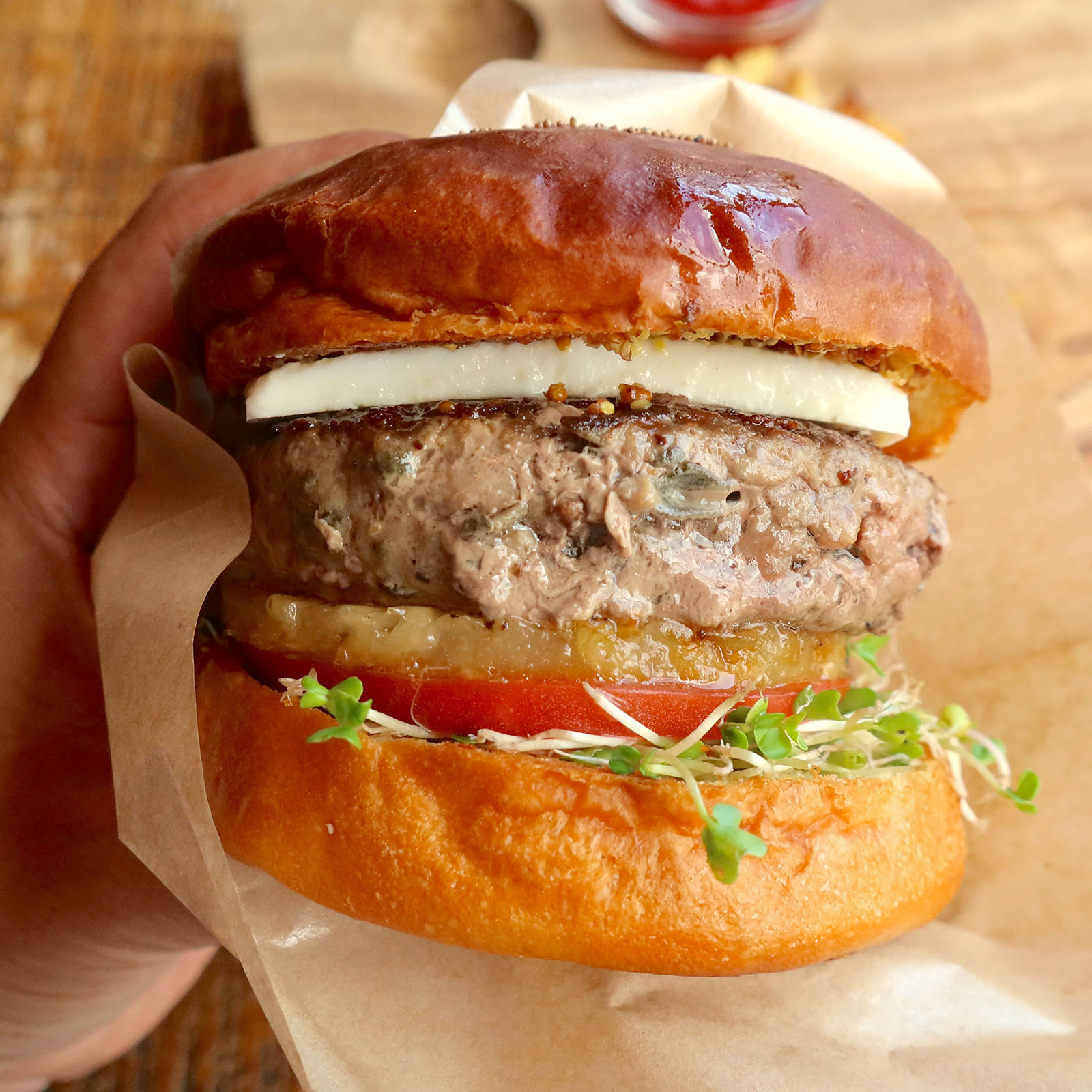 北谷町『Sandbox Burgers』で分厚いパティが魅力のラムバーガー＆ラード揚げポテト | 沖縄ランチブログZ