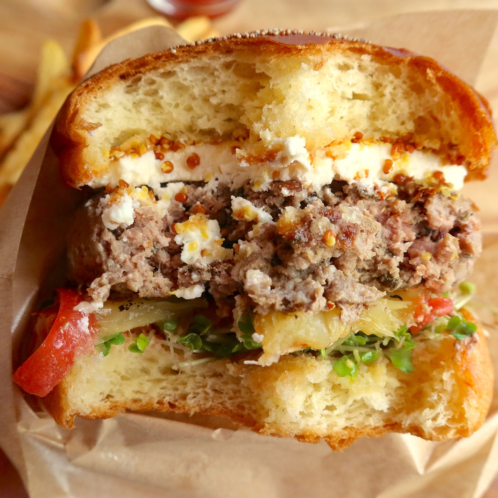 北谷町『Sandbox Burgers』で分厚いパティが魅力のラムバーガー＆ラード揚げポテト | 沖縄ランチブログZ